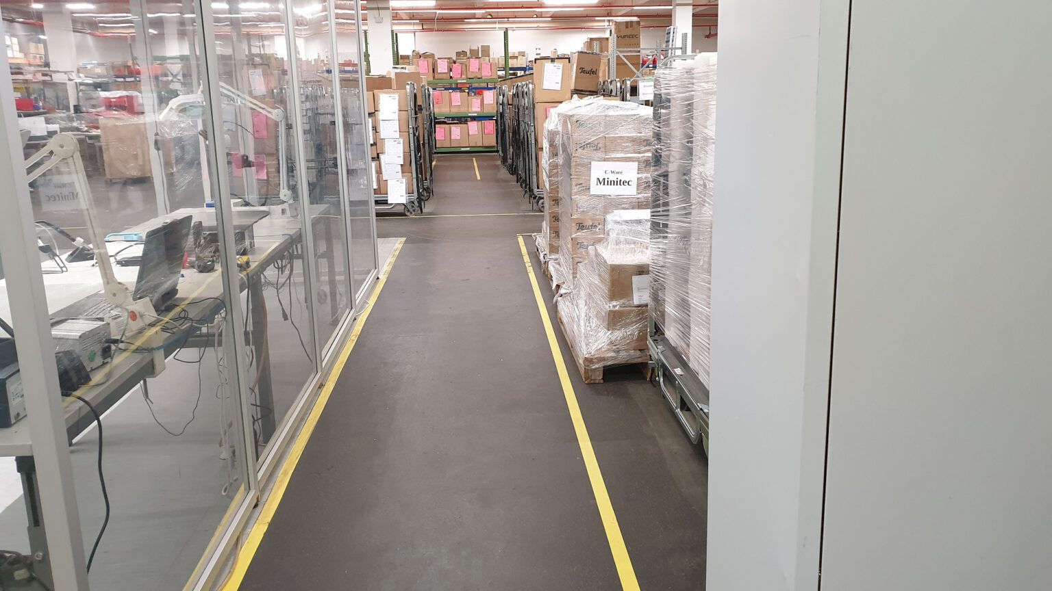 201_Zugang_kl_Halle – Minitec BTD Service GmbH